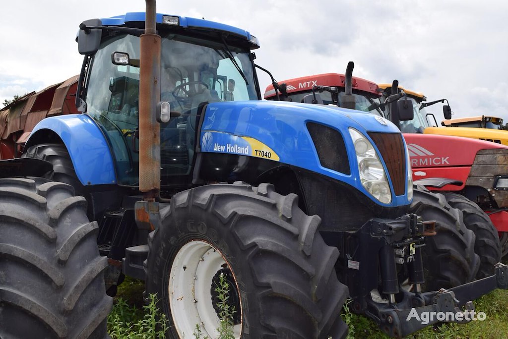 New Holland T 7040 traktor točkaš