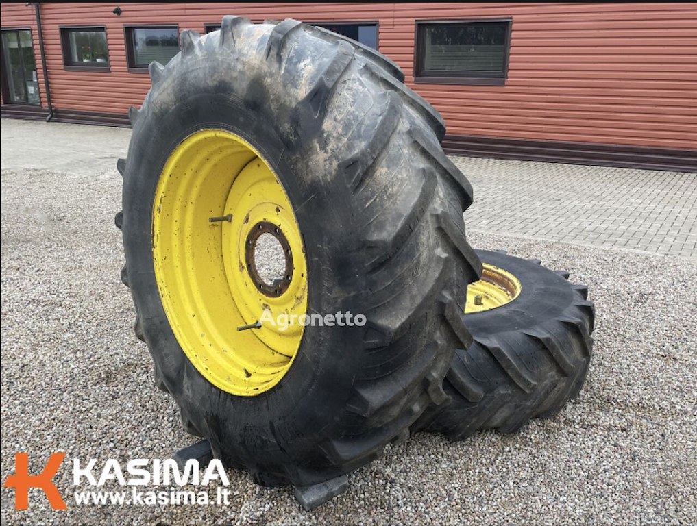 John Deere 6910S wheel disk and tire felna