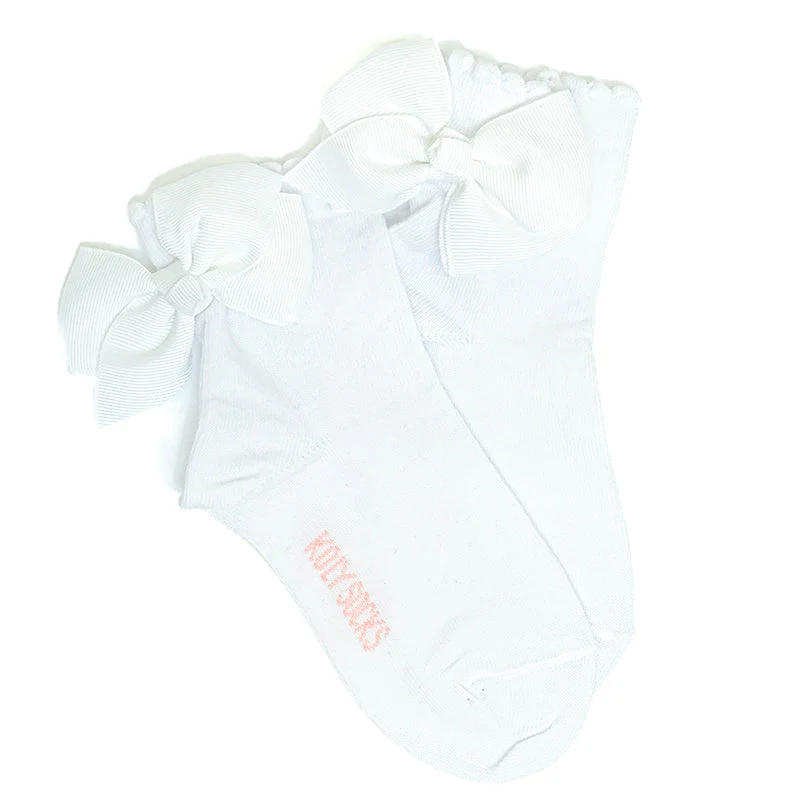 Socks with pure white bow
Socks with pure white bow