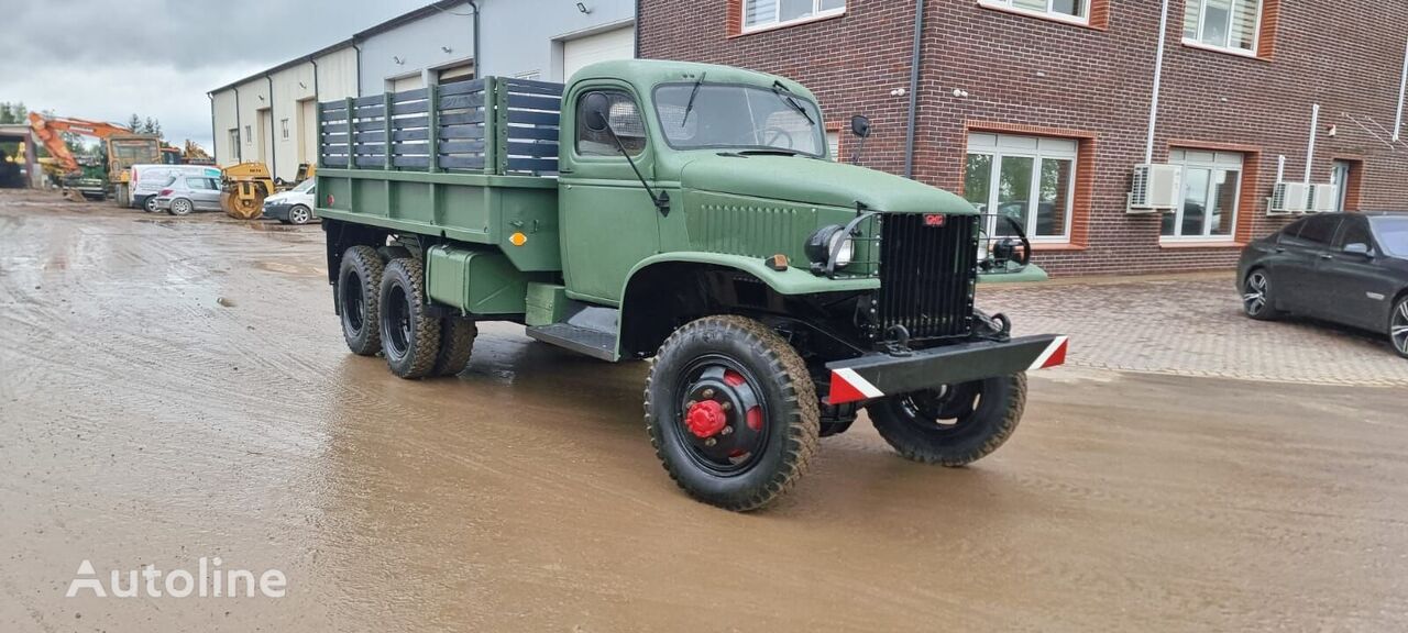 Studebaker GMC 6X6 kamion s ravnom platformom