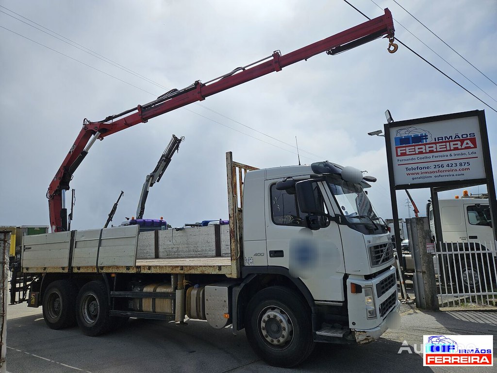 Volvo FM 400 6x4 grua hiab 144 kamion s ravnom platformom