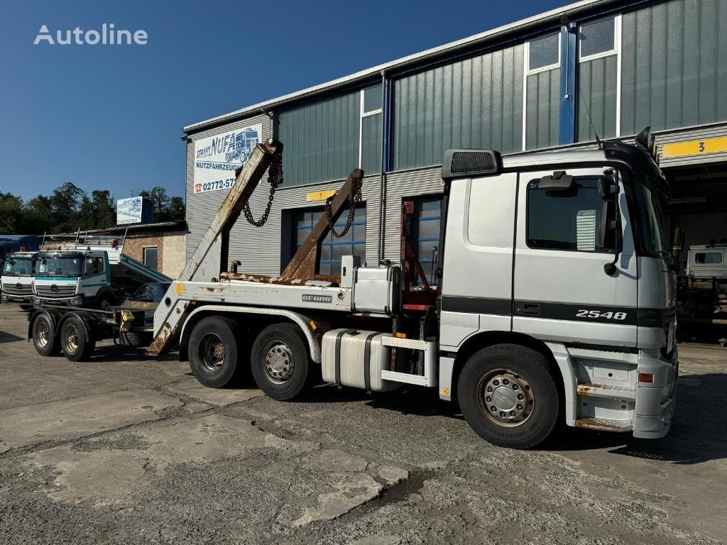 Mercedes-Benz 2548 6x3 kamion autopodizač kontejnera