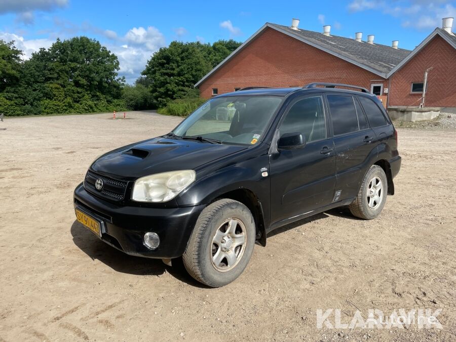 Prodaje se Toyota Rav 4 krosover na aukciji