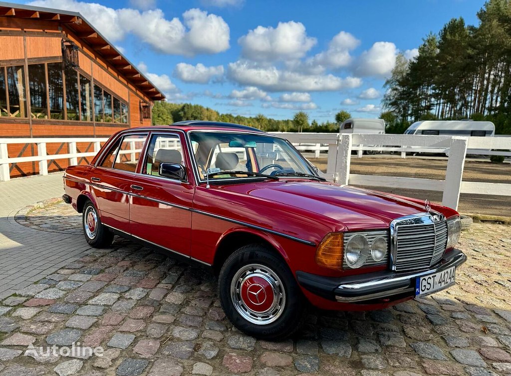 Mercedes-Benz W123 200D limuzina