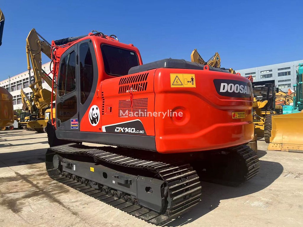 Doosan DX140 bager guseničar