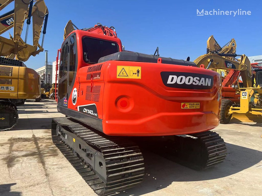 Doosan DX140 bager guseničar