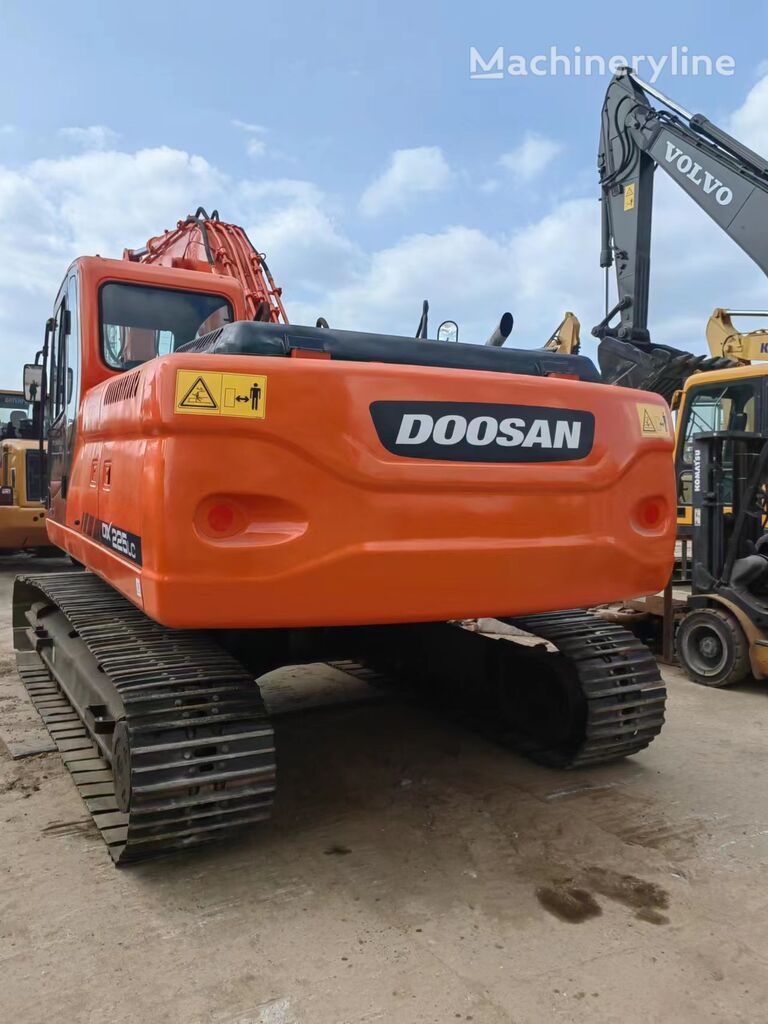 Doosan DX225 bager guseničar