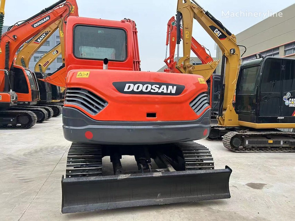 Doosan DX75 bager guseničar