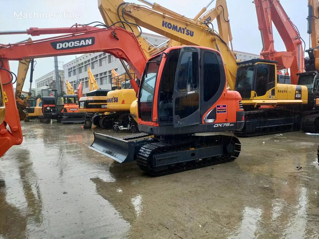 Doosan DX75 bager guseničar