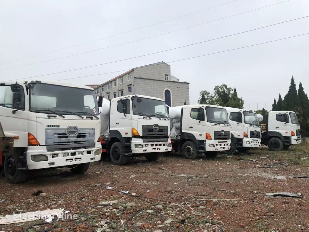 Hino 700 500 kamion s mešalicom za beton