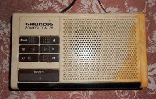 Radio budilnik "Grundig"