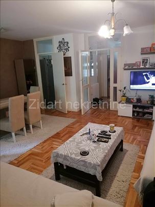 Batajnica, 4.0 dupleks, 85m2, terasa 25m2, bašta 2