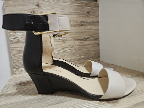 Nine West sandale