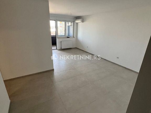 Trosoban stan NOVI SAD, 221450€