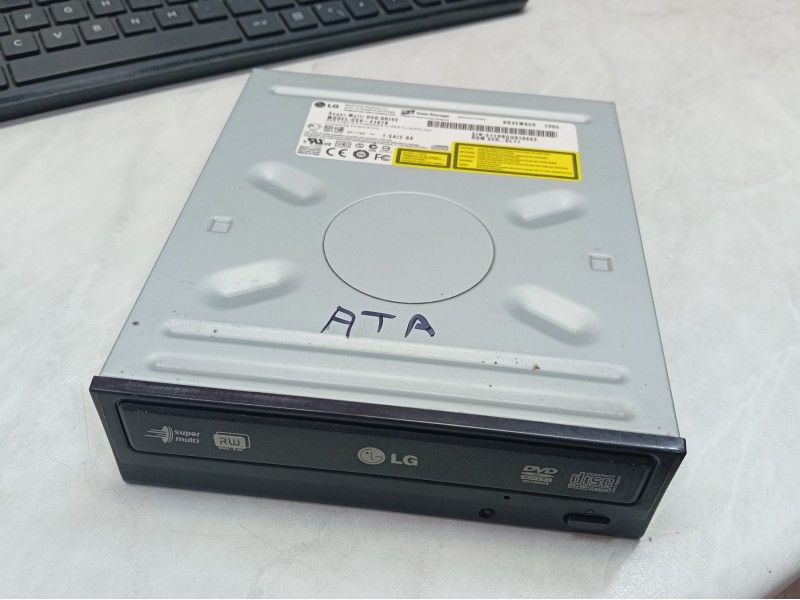 ata dvd rw hitachi lg ispravan