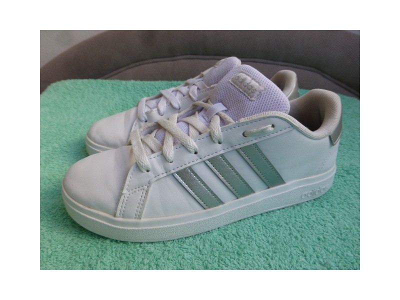 KAO NOVE, ORG. ADIDAS NEO, UNISEX EXTRA PATIKE BR. 36