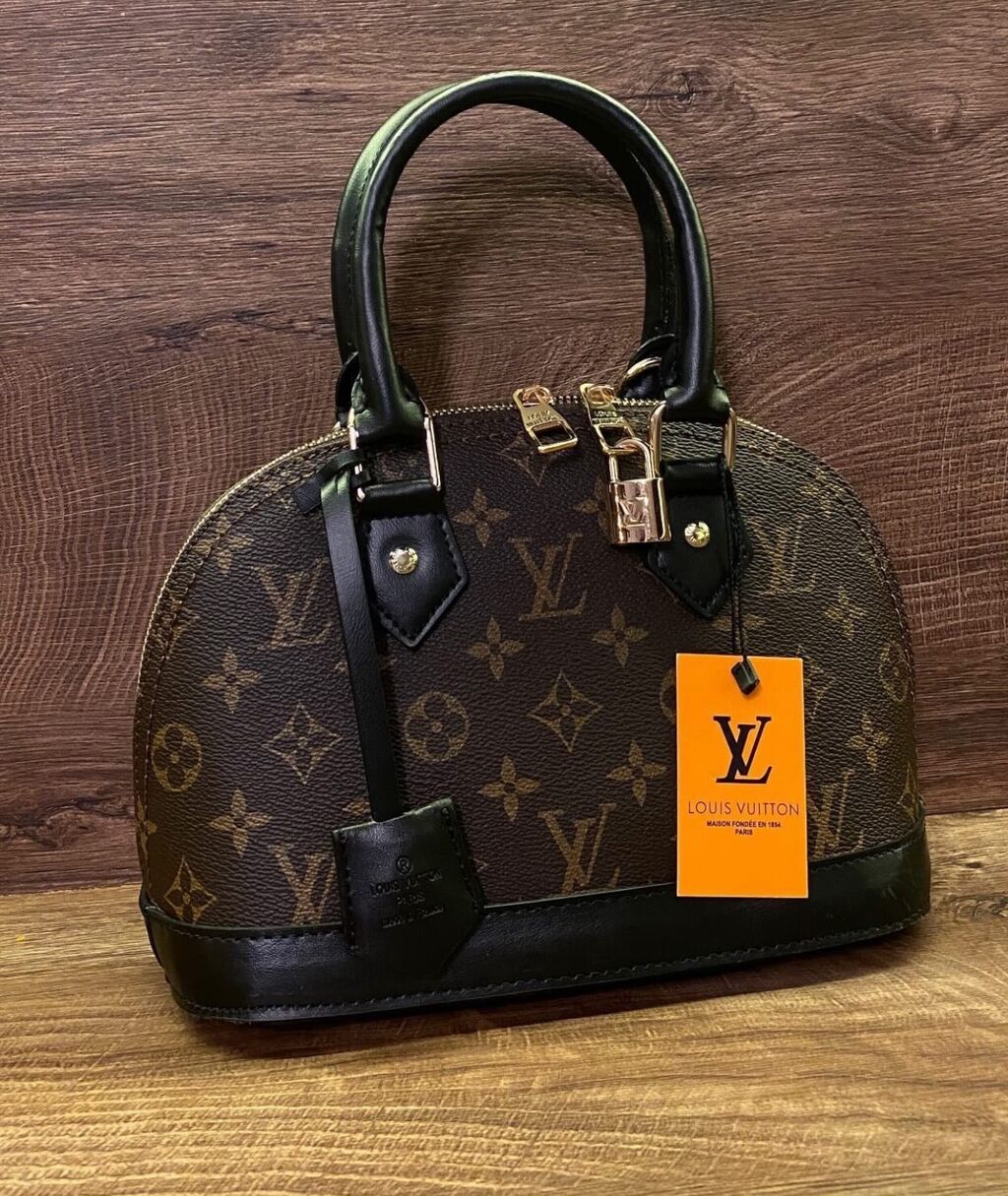 Torba oko struka, Louis Vuitton, Materijal: Koža