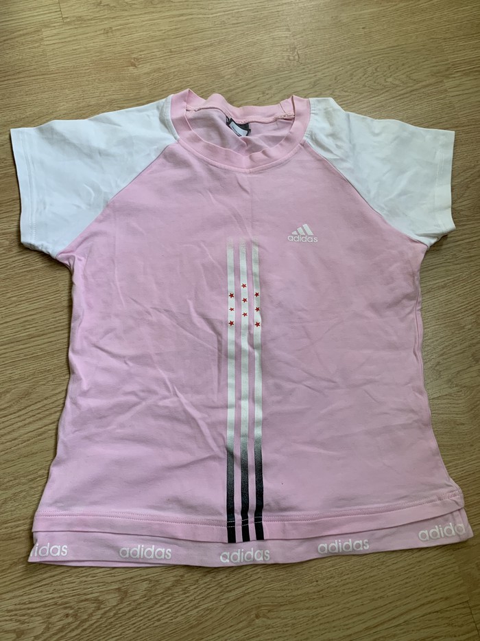 Original adidas majica,rastegljiva