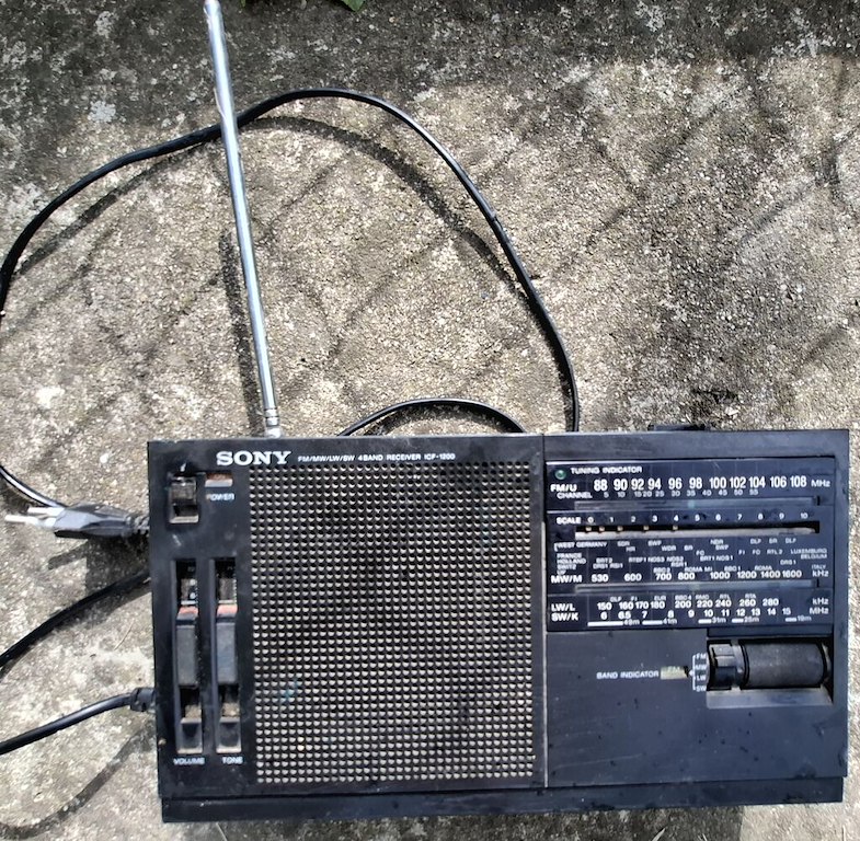 SONY original radio iz 80 -ih prošlog veka još uvek radi čistim