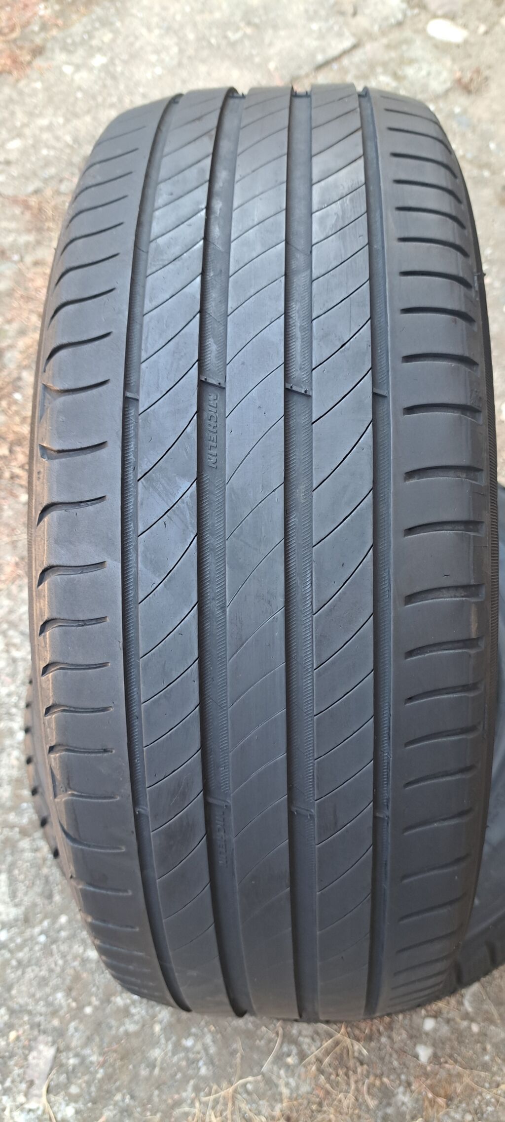 215 60 R16 Michelin primacy 4. Prodajem jednu polovnu letnju auto gumu