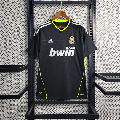 Real Madrid 2010/2011 gostujuci dres