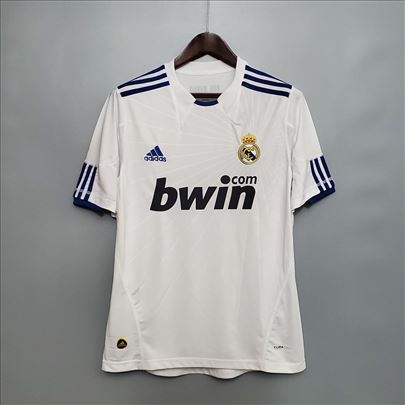 Real Madrid 2010/2011 domaci dres