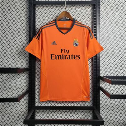 Real Madrid 2013/2014 gostujući dres treći