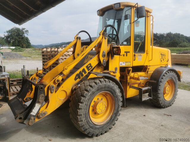 Utovarivač točkova
JCB 411 B