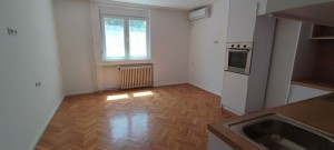 Prodajem Stan-Apartman, Kej