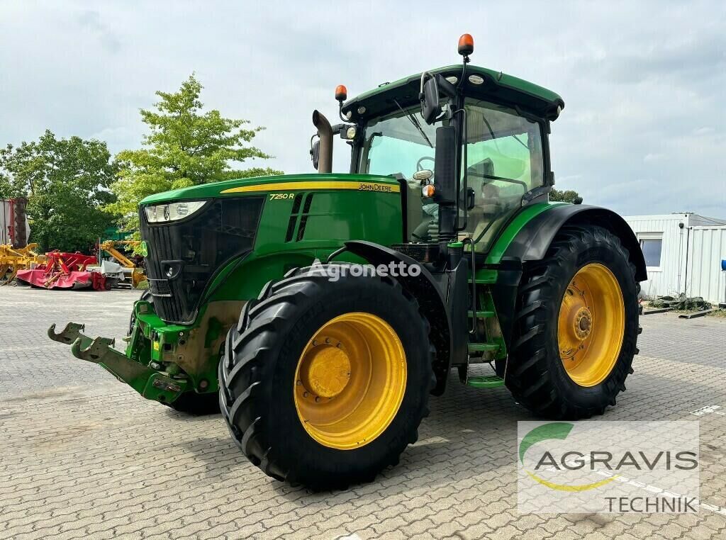 John Deere 7250R traktor točkaš