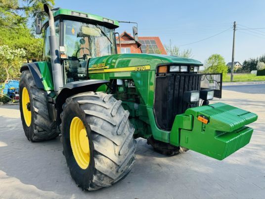 John Deere 8310 traktor točkaš