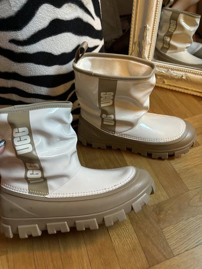 Nove ugg vodootporne cizme 36