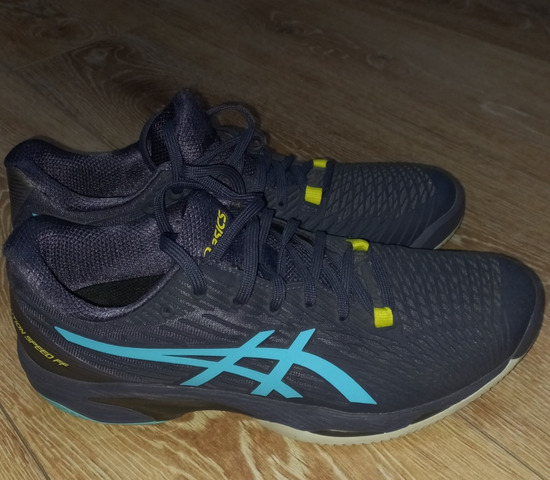 Asics parltike