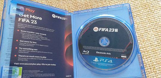 Prodajem PS4 Fifa 23 malo korišćena