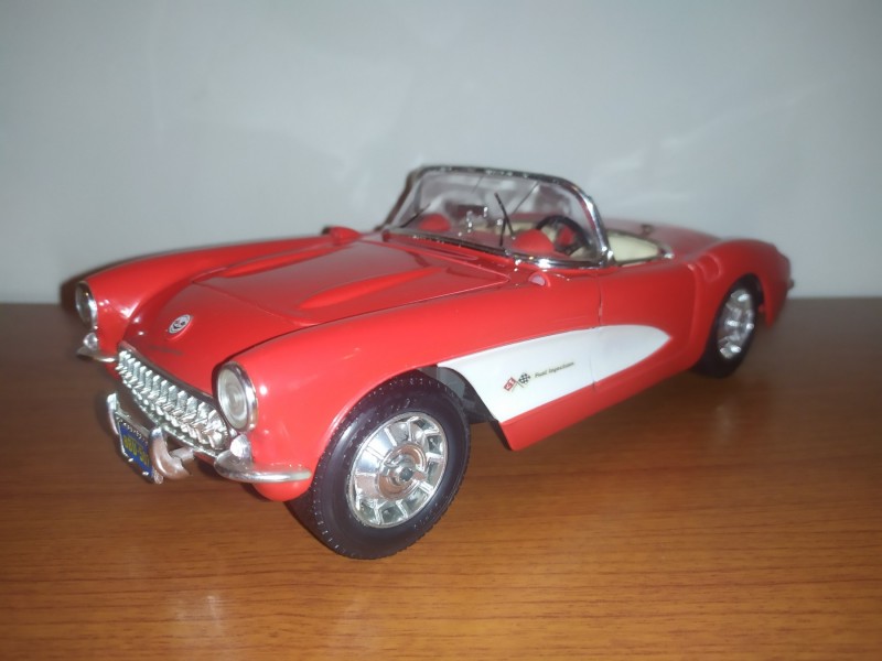 Burago Chevrolet Corvette 1957 1/18 Made in Italy