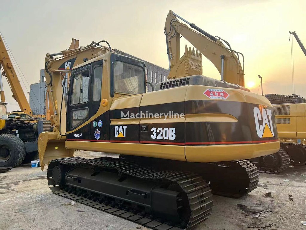 Caterpillar 320B bager guseničar