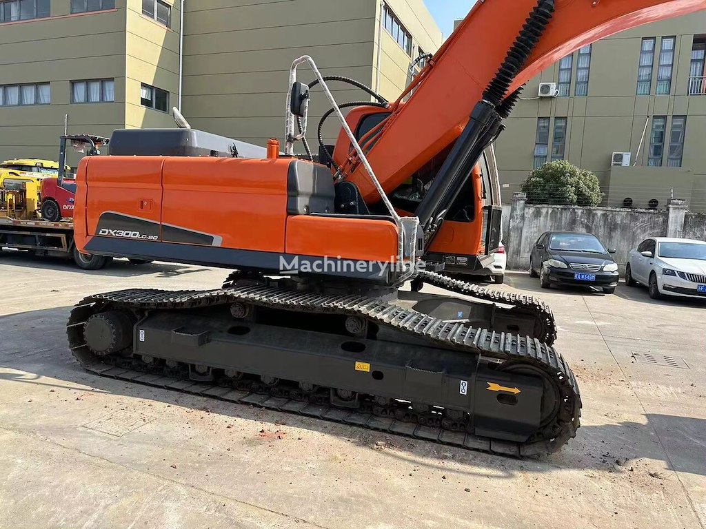 Doosan DX300 bager guseničar