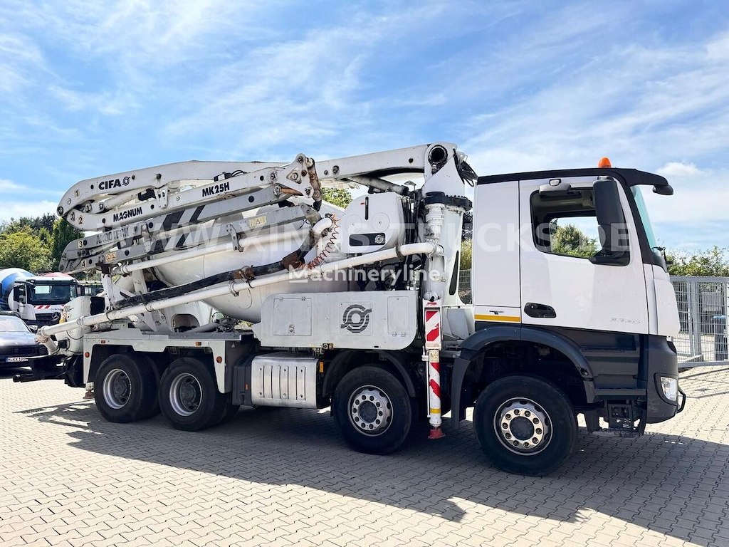 Cifa na šasiji Mercedes-Benz Arocs 3240 kamion s mešalicom za beton