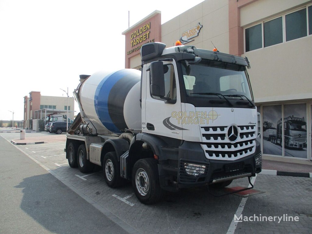 Stetter na šasiji Mercedes-Benz Arocs 4142 kamion s mešalicom za beton