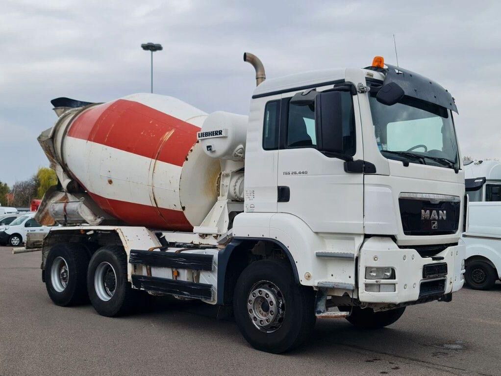 Liebherr na šasiji MAN 26.440 kamion s mešalicom za beton