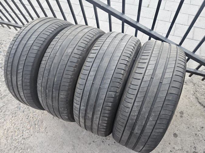 225/60 R16 MICHELIN