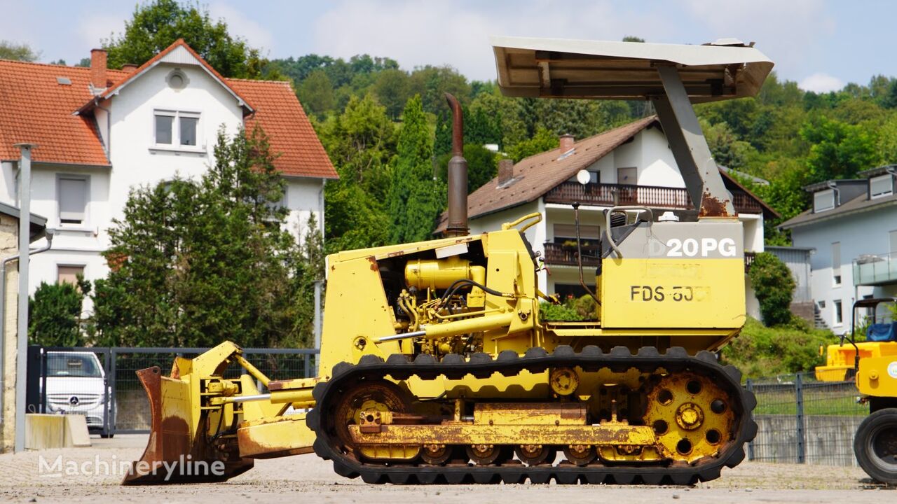 Komatsu D20P-7 buldožer