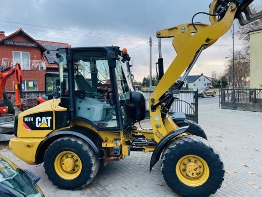 Caterpillar 907H prednji utovarivač