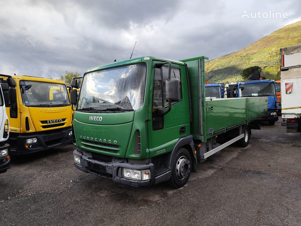 IVECO EuroCargo 100E18 kamion s ravnom platformom