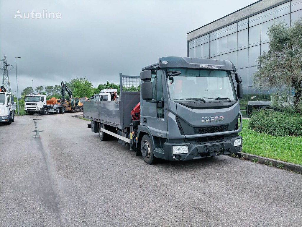 IVECO EuroCargo 75-210 kamion s ravnom platformom