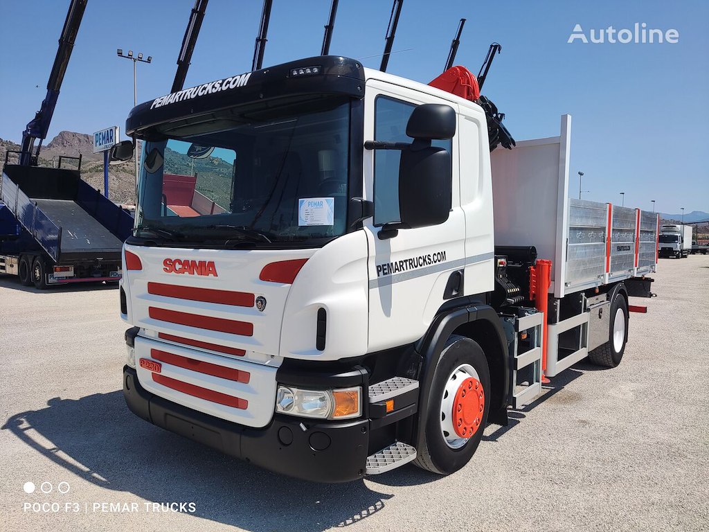 Scania P 230 kamion s ravnom platformom