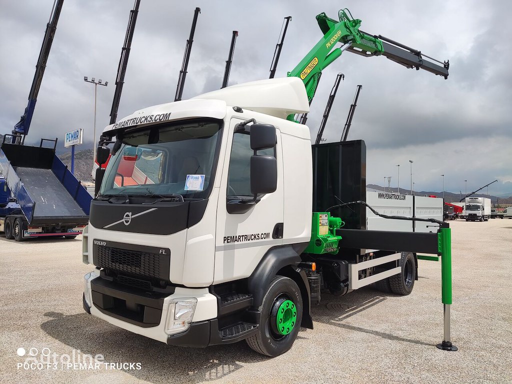 Volvo FL 210 kamion s ravnom platformom