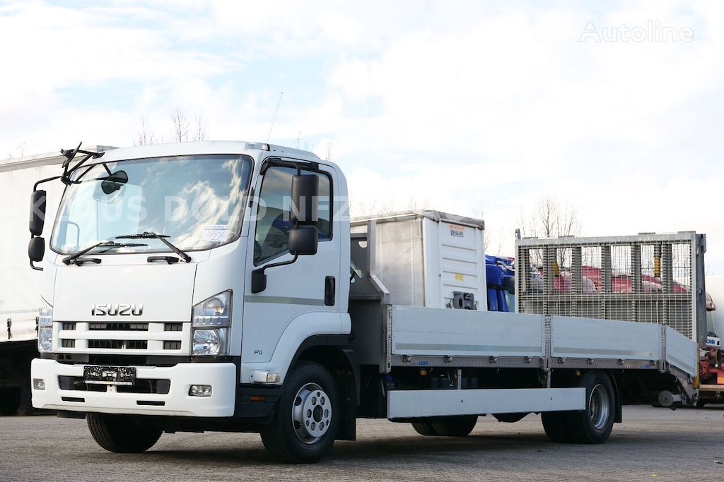 Isuzu F2 R90 autotransporter