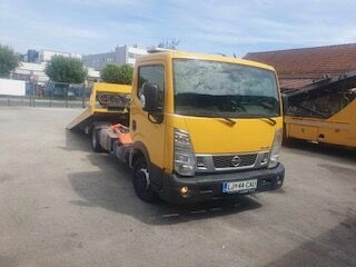 Nissan NT 400 šlep auto