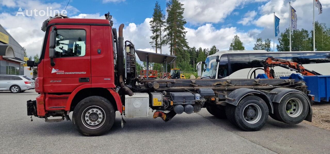 Mercedes-Benz Actros vaihtolava-auto auravalmiudella ja alaterällä kamion sa kukom za podizanje tereta